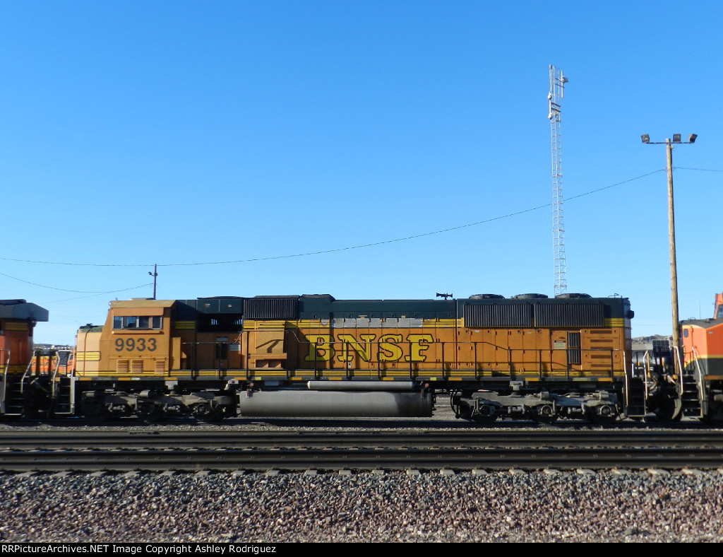 BNSF 9933